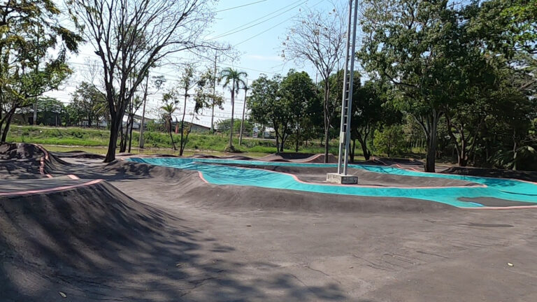 พาเที่ยว Grandee Café & Skate Park คาเฟ่สุดมันสไตล์ Adventure อ.บางเลน ...